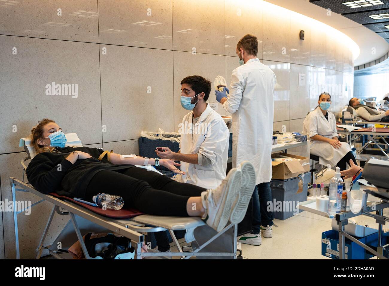 Establishment francais du sang hi-res stock photography and images - Alamy