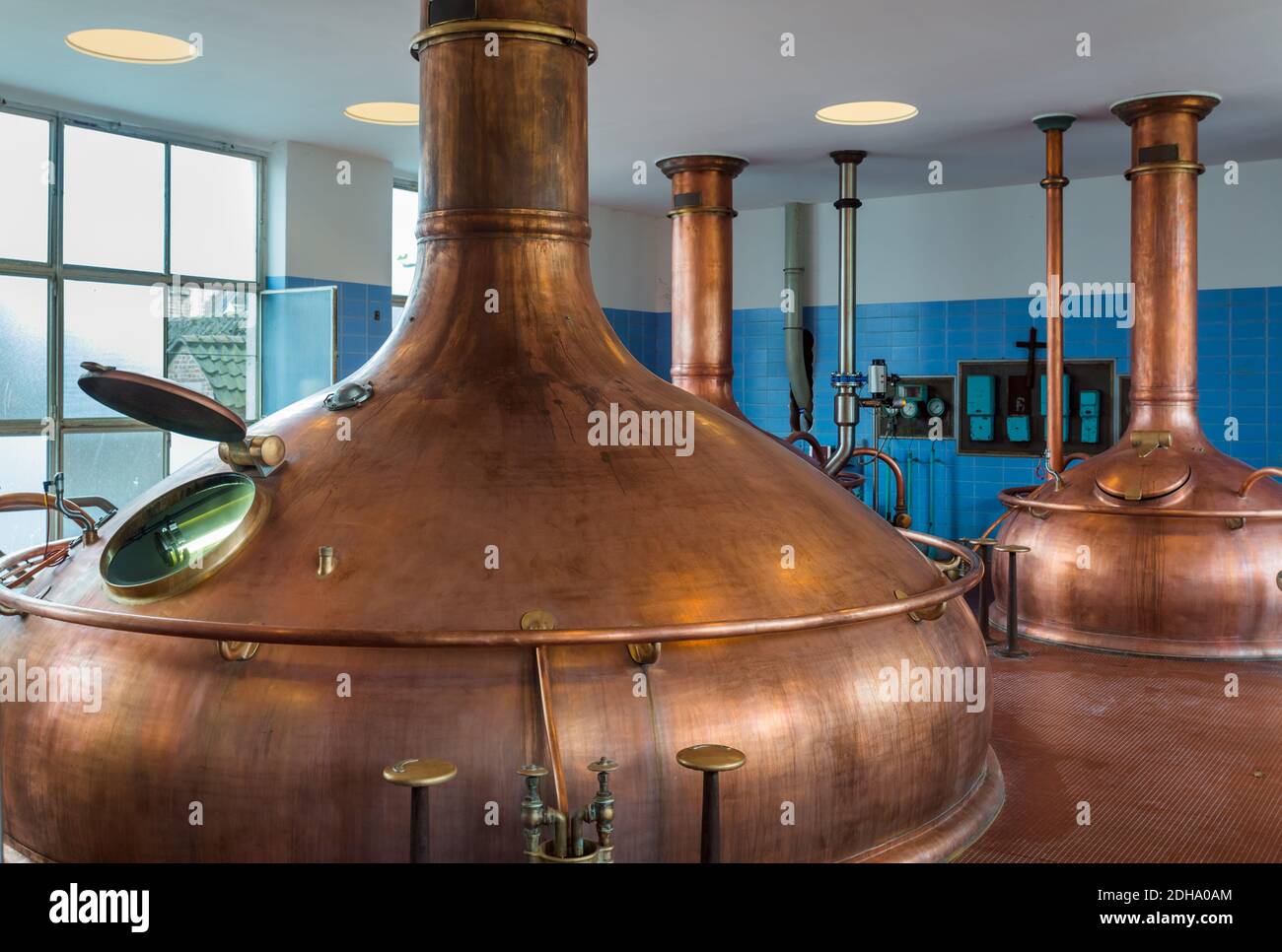 Copper kettle brewing hi-res stock photography and images - Alamy
