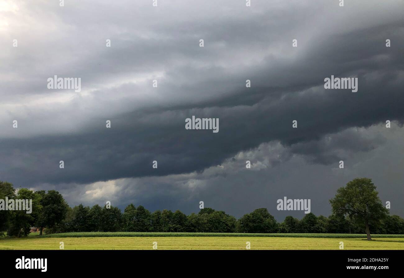 Tempest storm hi-res stock photography and images - Alamy