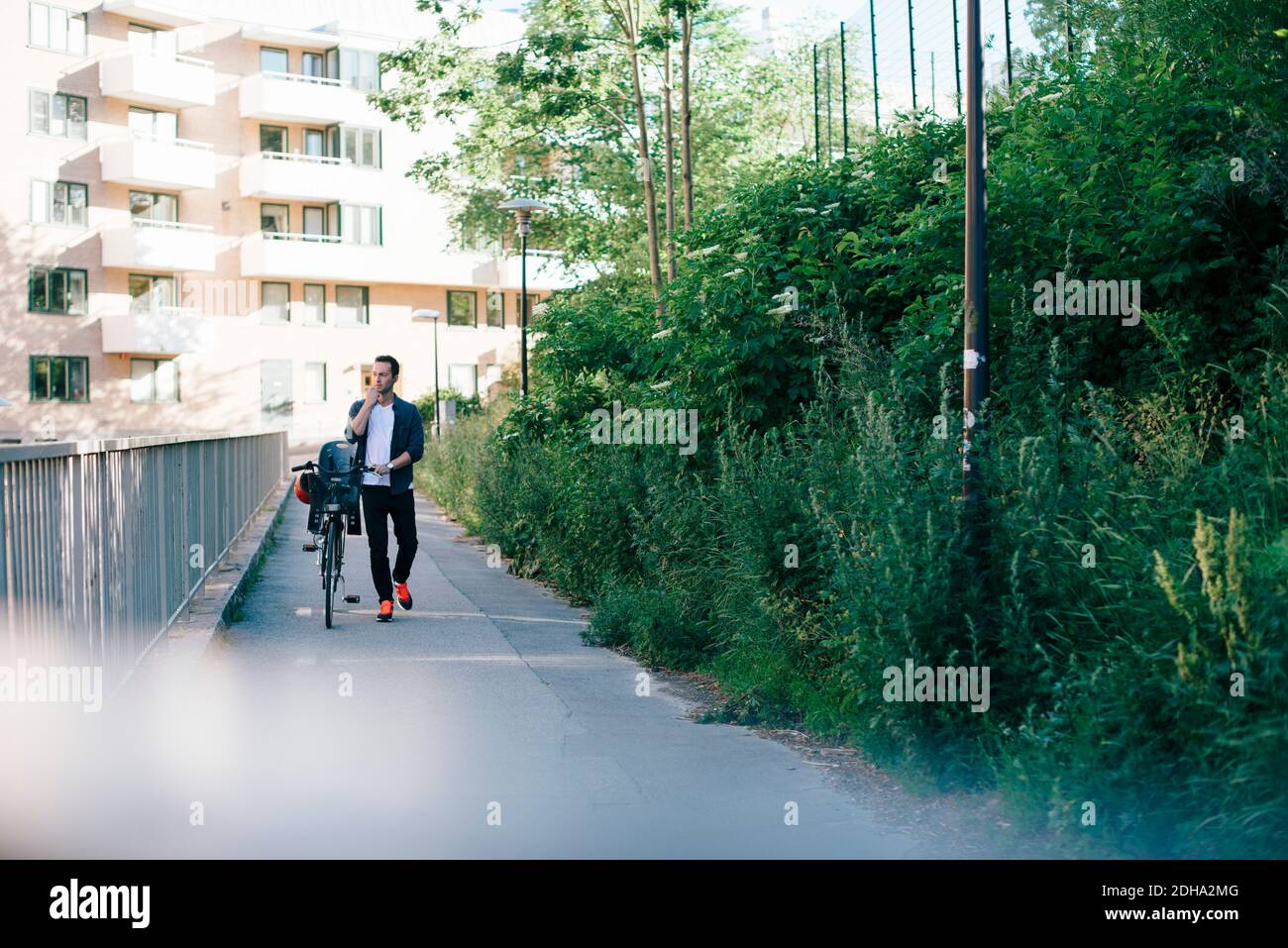 Full walk cycle hi-res stock photography and images - Alamy
