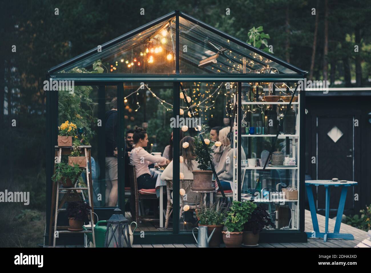 Room in house party at night hi-res stock photography and images - Alamy