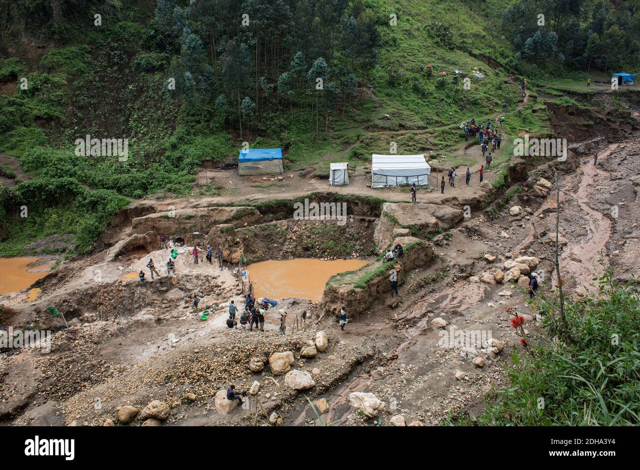 Artisanal illegal mining in Democratic Republic of Congo Stock Photo ...