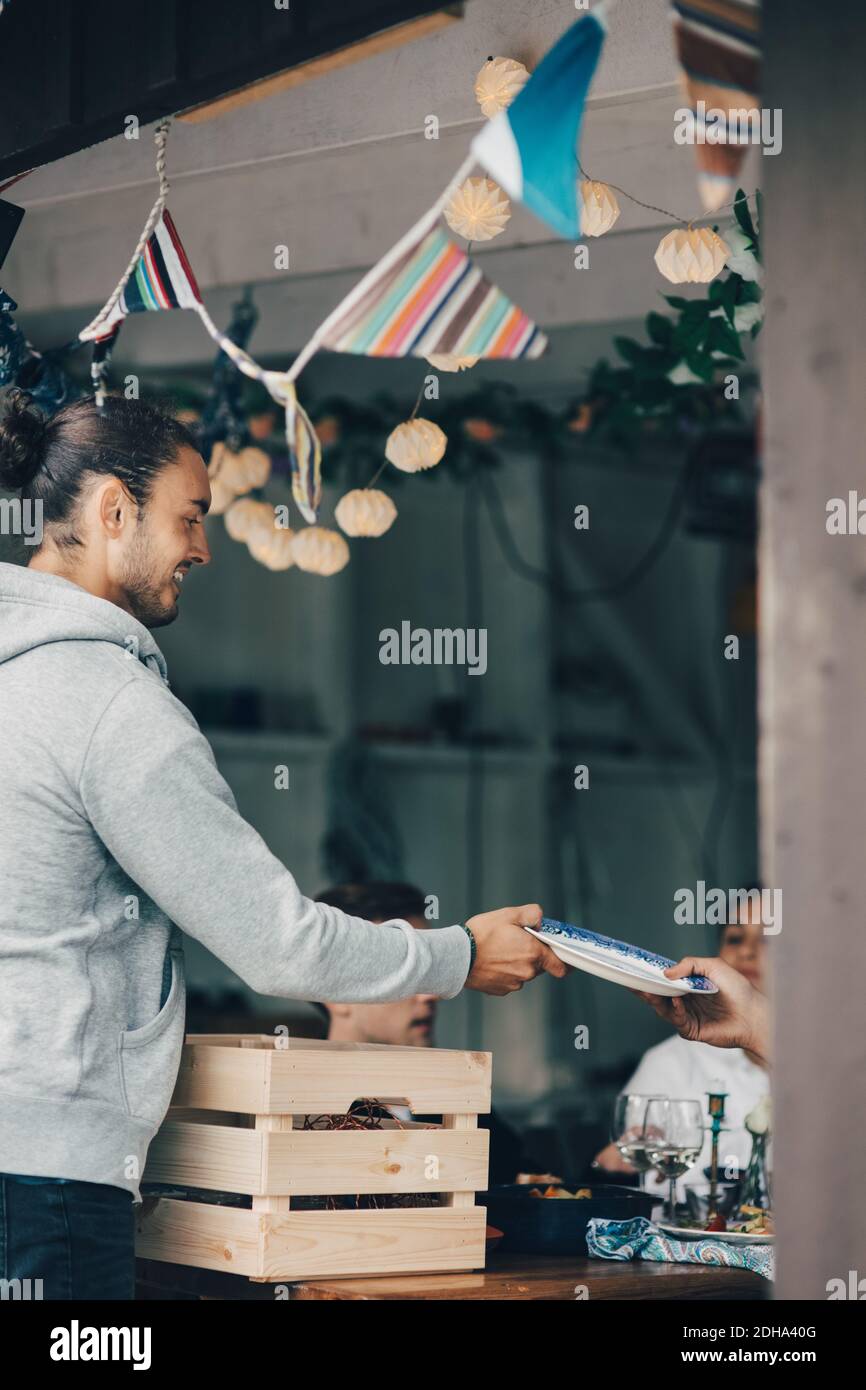 Giving plate hi-res stock photography and images - Alamy