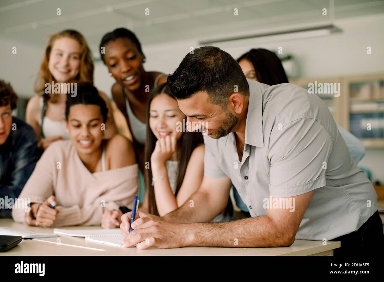 Students in classroom hi-res stock photography and images - Alamy