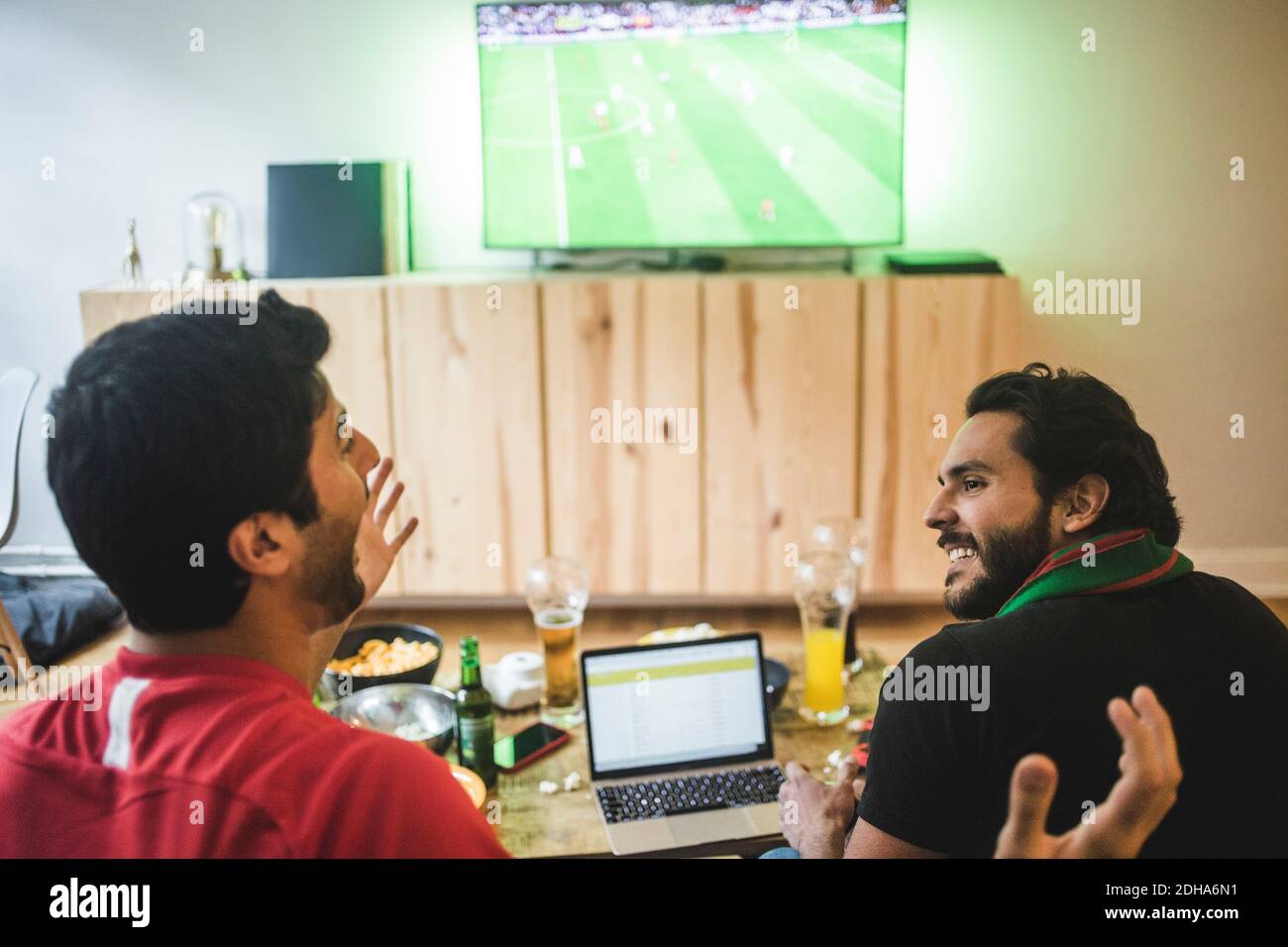 30 34 years soccer fan hi-res stock photography and images - Alamy