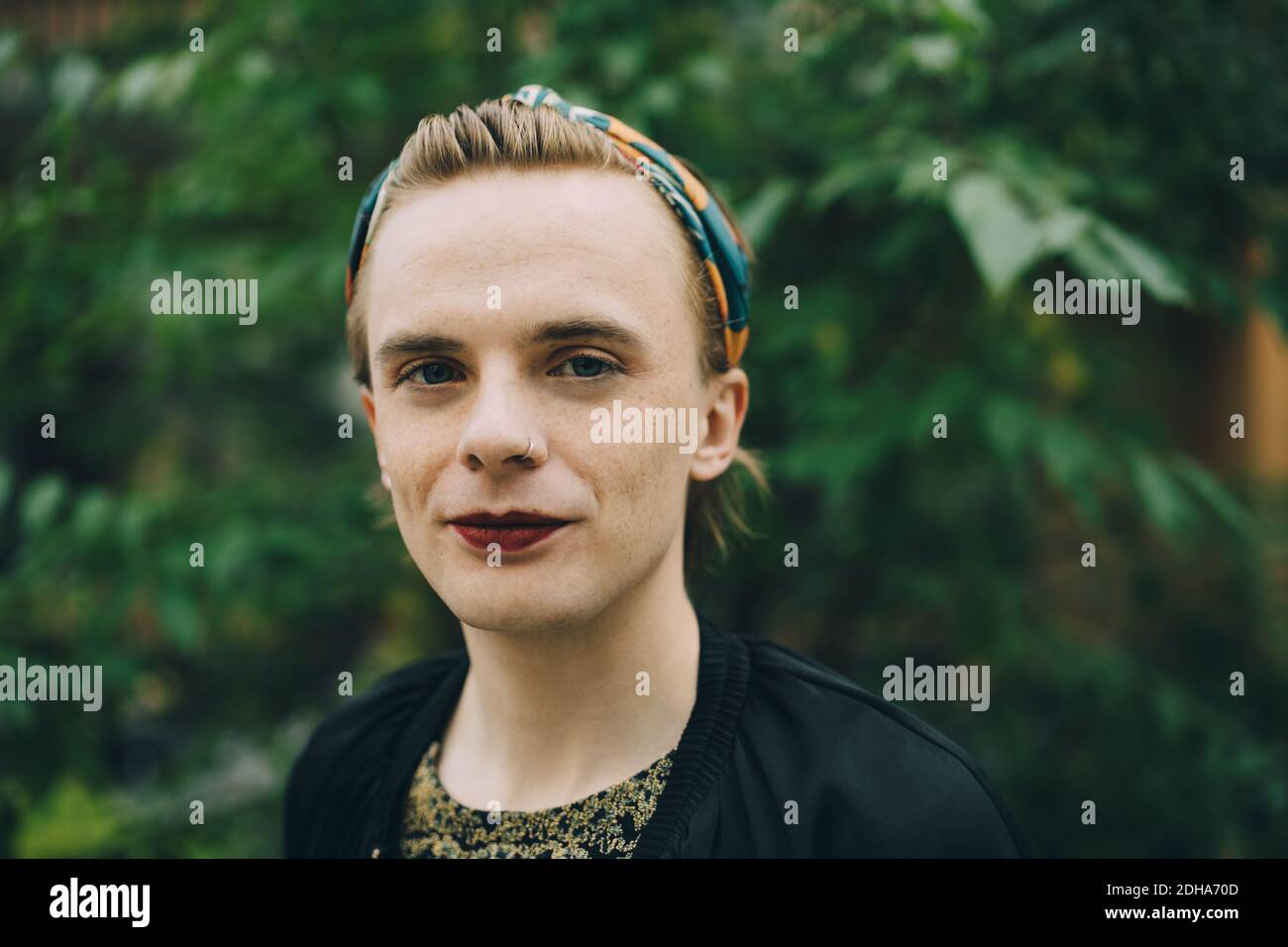 Men wearing lipstick hi-res stock photography and images - Alamy