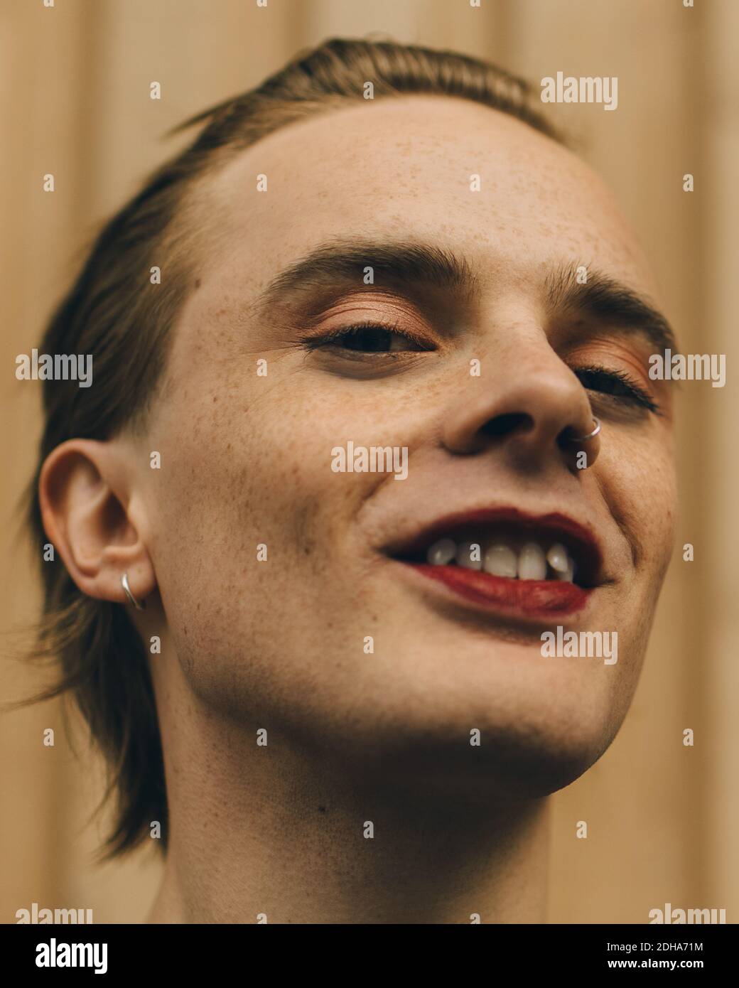 Men wearing lipstick hi-res stock photography and images - Alamy