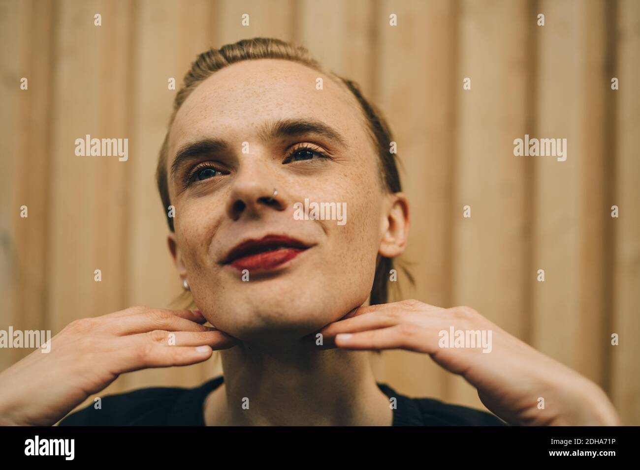 Men wearing lipstick hi-res stock photography and images - Alamy