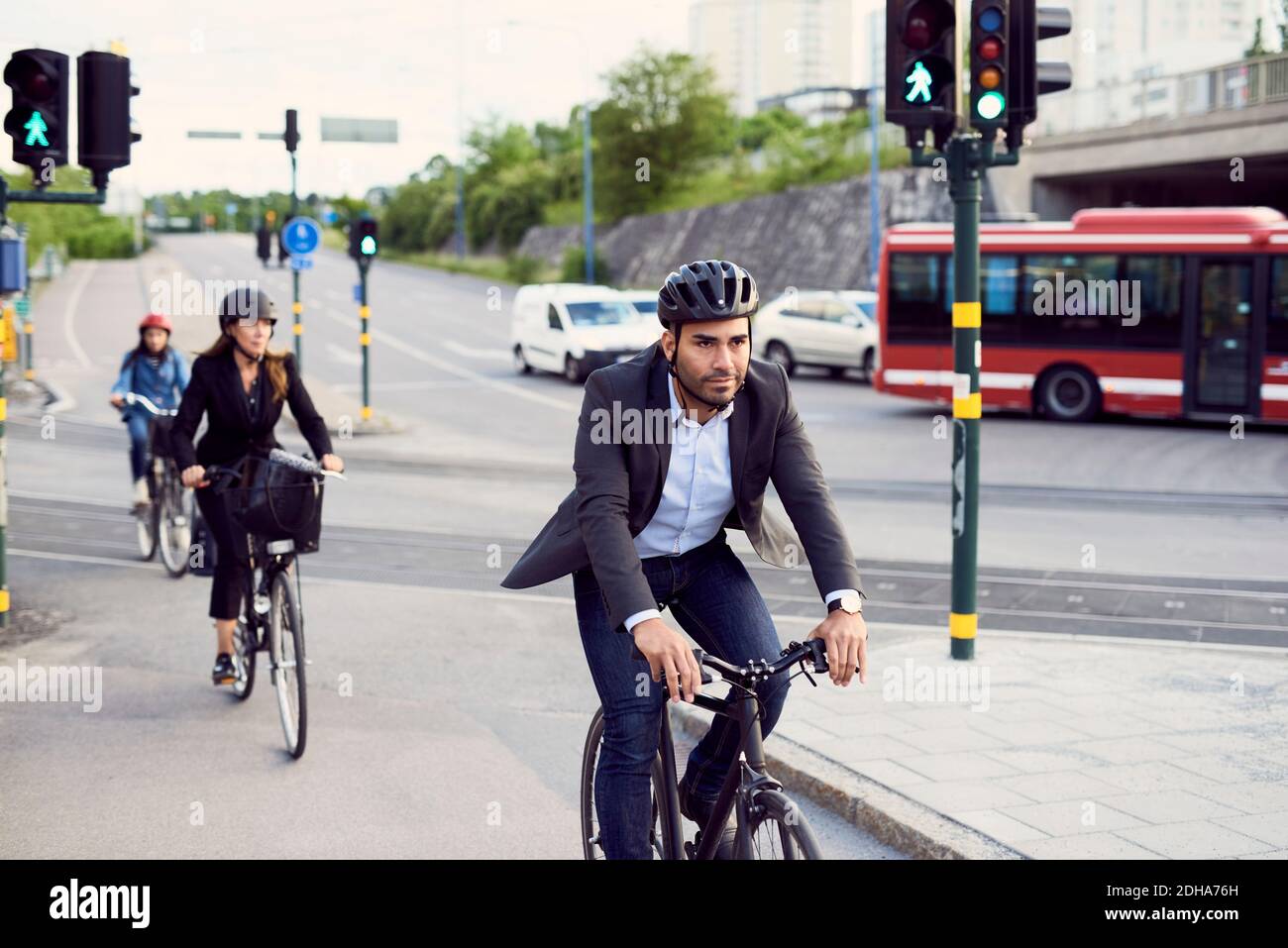 Cycling in city environment hi-res stock photography and images - Alamy