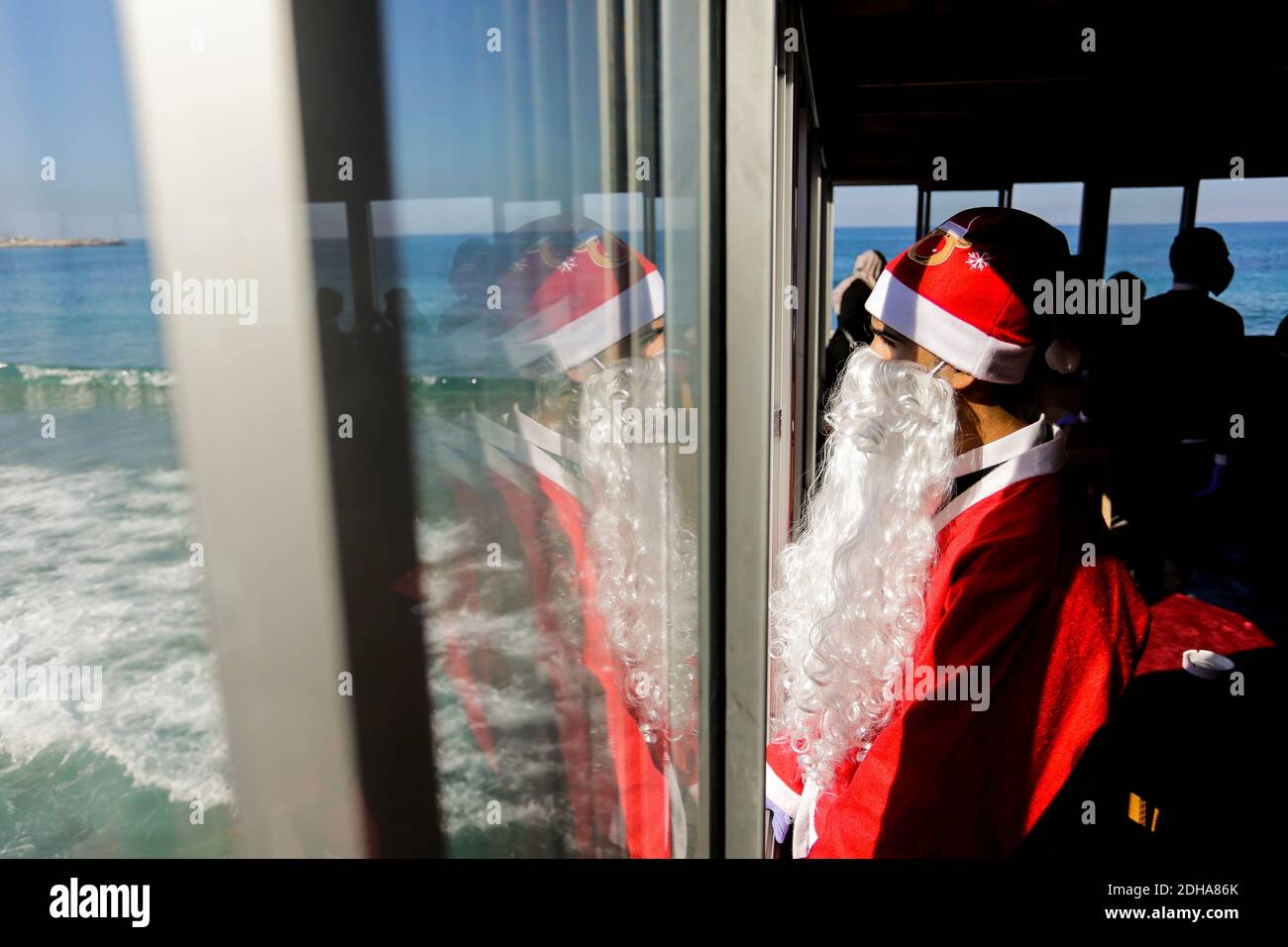 Gaza City, The Gaza Strip, Palestine. 10th Dec, 2020. A Palestinian ...