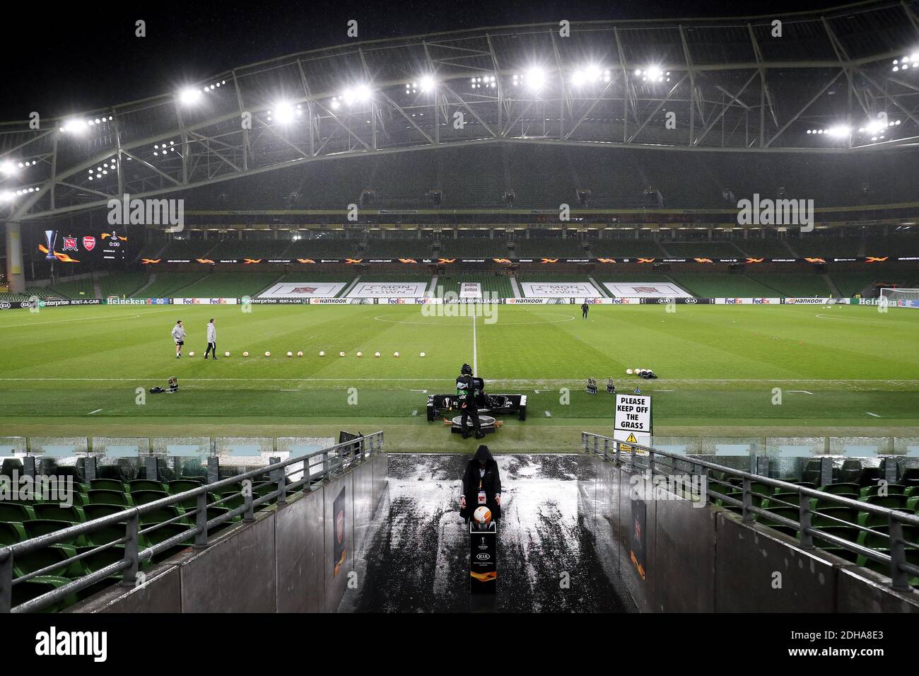 Soccer football rain raining wet weather hi-res stock photography and ...