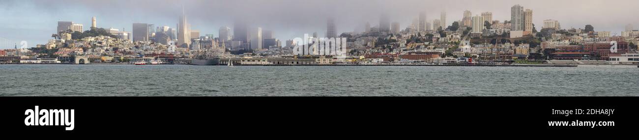 San francisco harbour area and skyline hi-res stock photography and ...