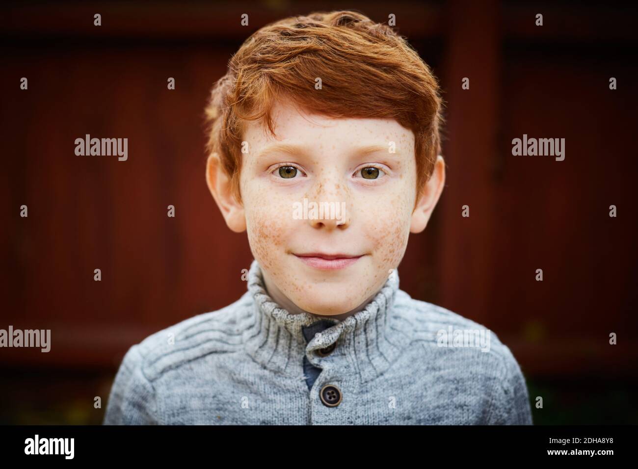 Young boy smiling in front hi-res stock photography and images - Alamy