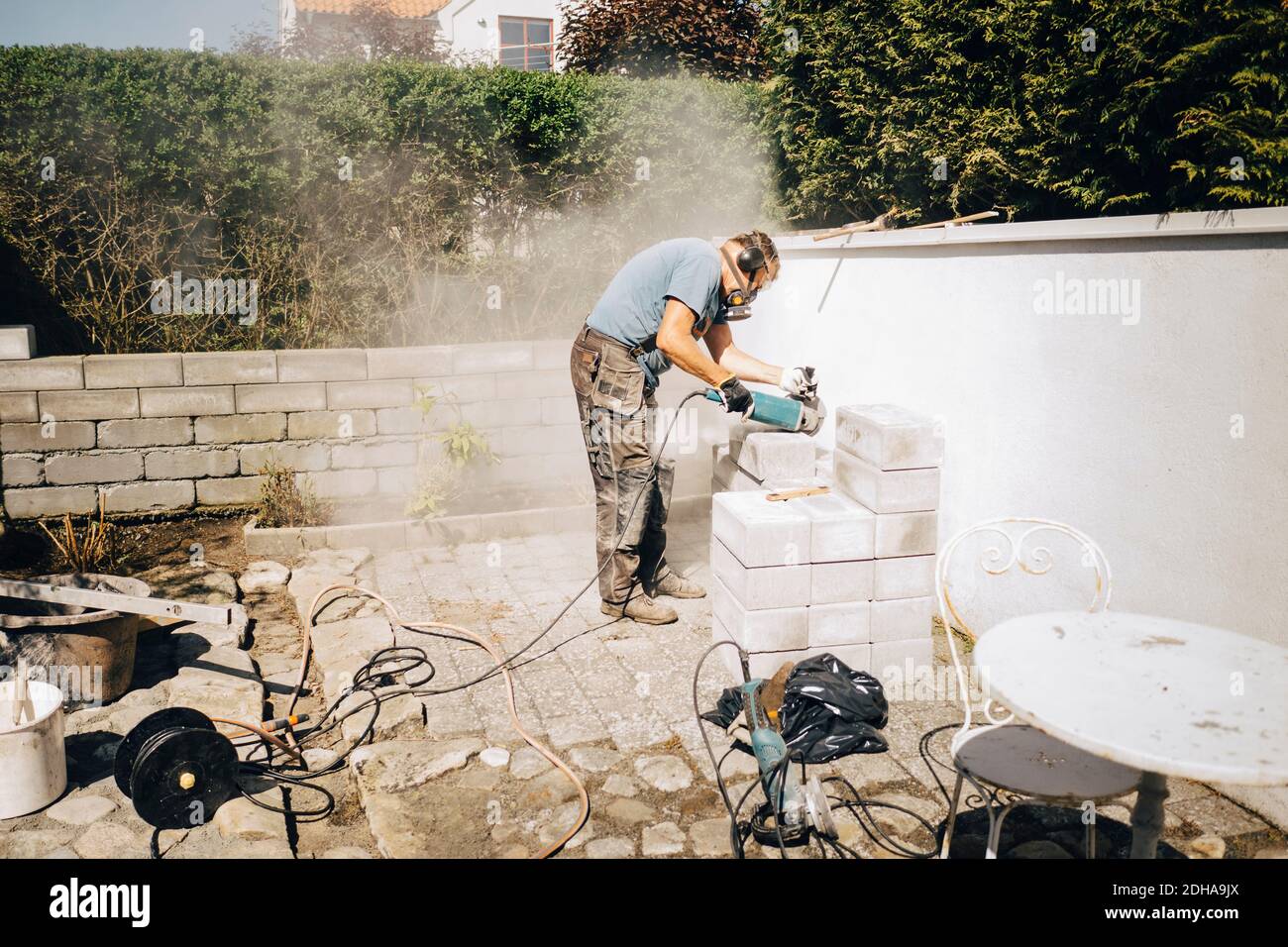 Manual outdoor work hi-res stock photography and images - Alamy