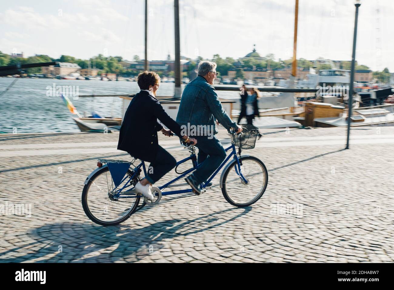 Couple on tandem bike hi-res stock photography and images - Alamy