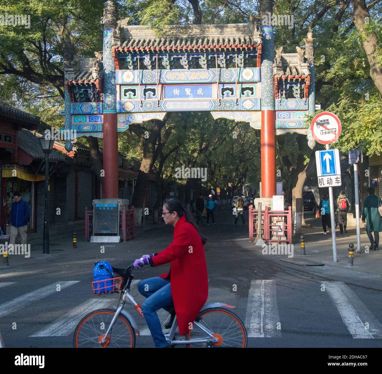Chinese streets hi-res stock photography and images - Alamy