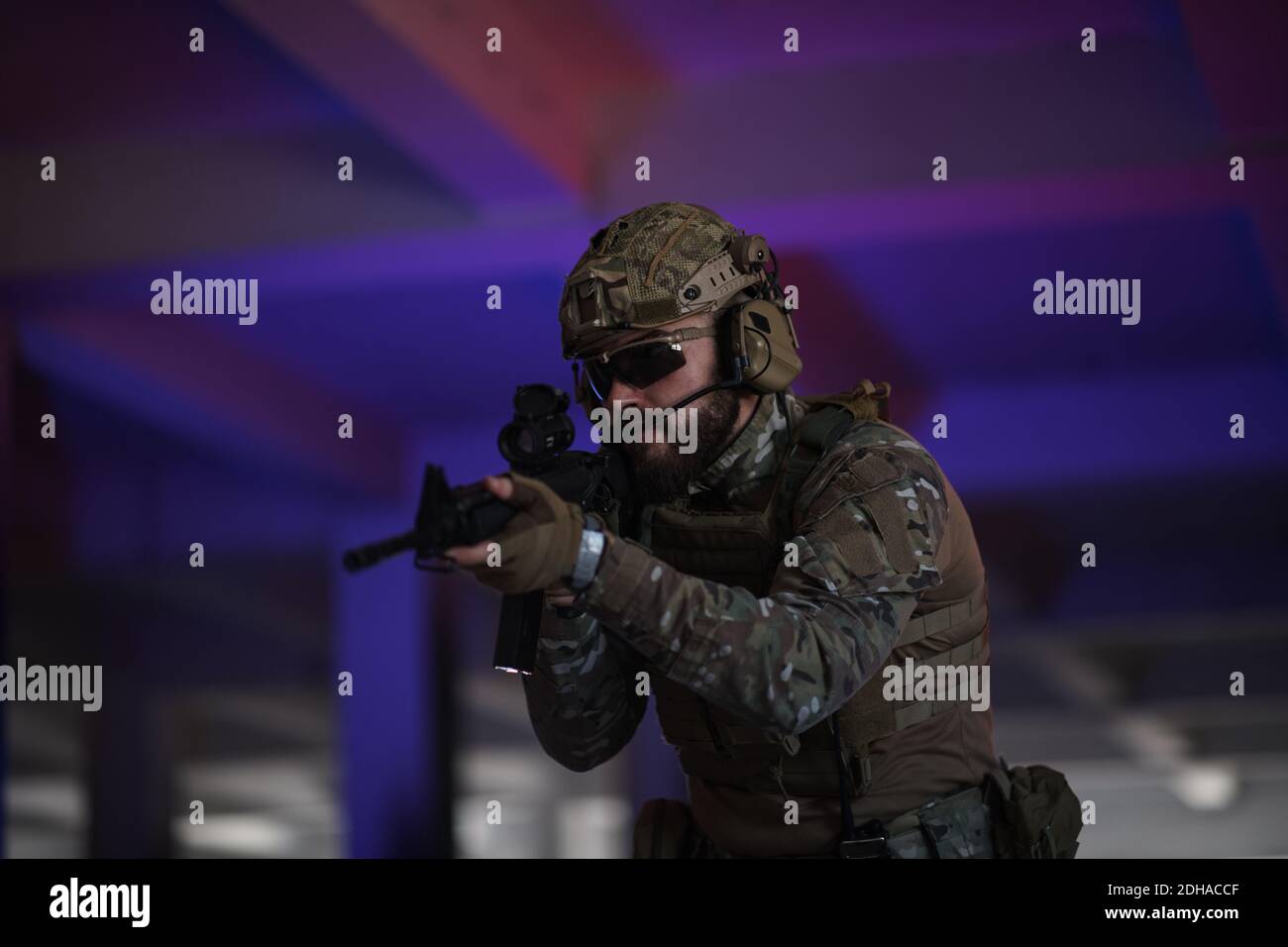 Modern warfare soldier in urban environment battlefield Stock Photo - Alamy
