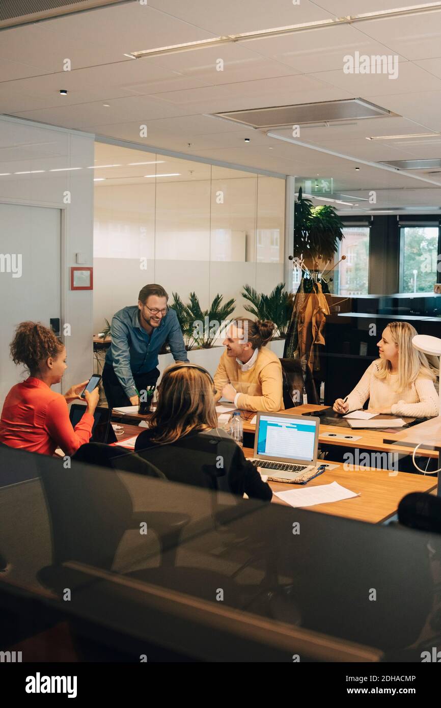 Office ethnic hi-res stock photography and images - Alamy