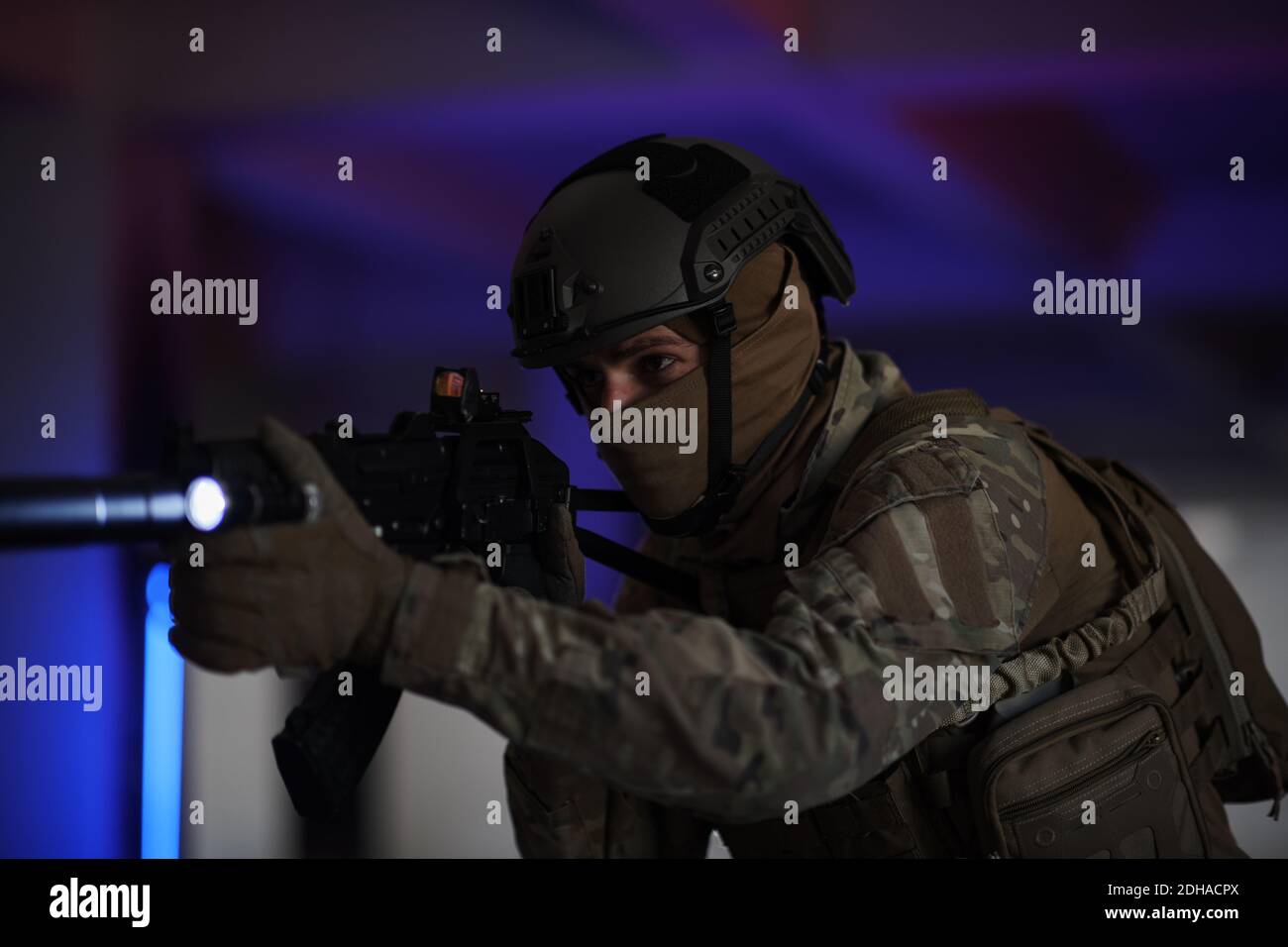 Modern warfare soldier in urban environment battlefield Stock Photo - Alamy