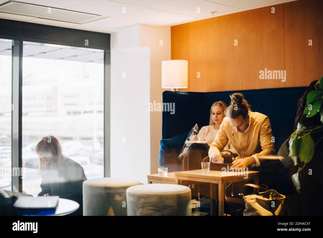 Office cafeteria colleagues hi-res stock photography and images - Alamy