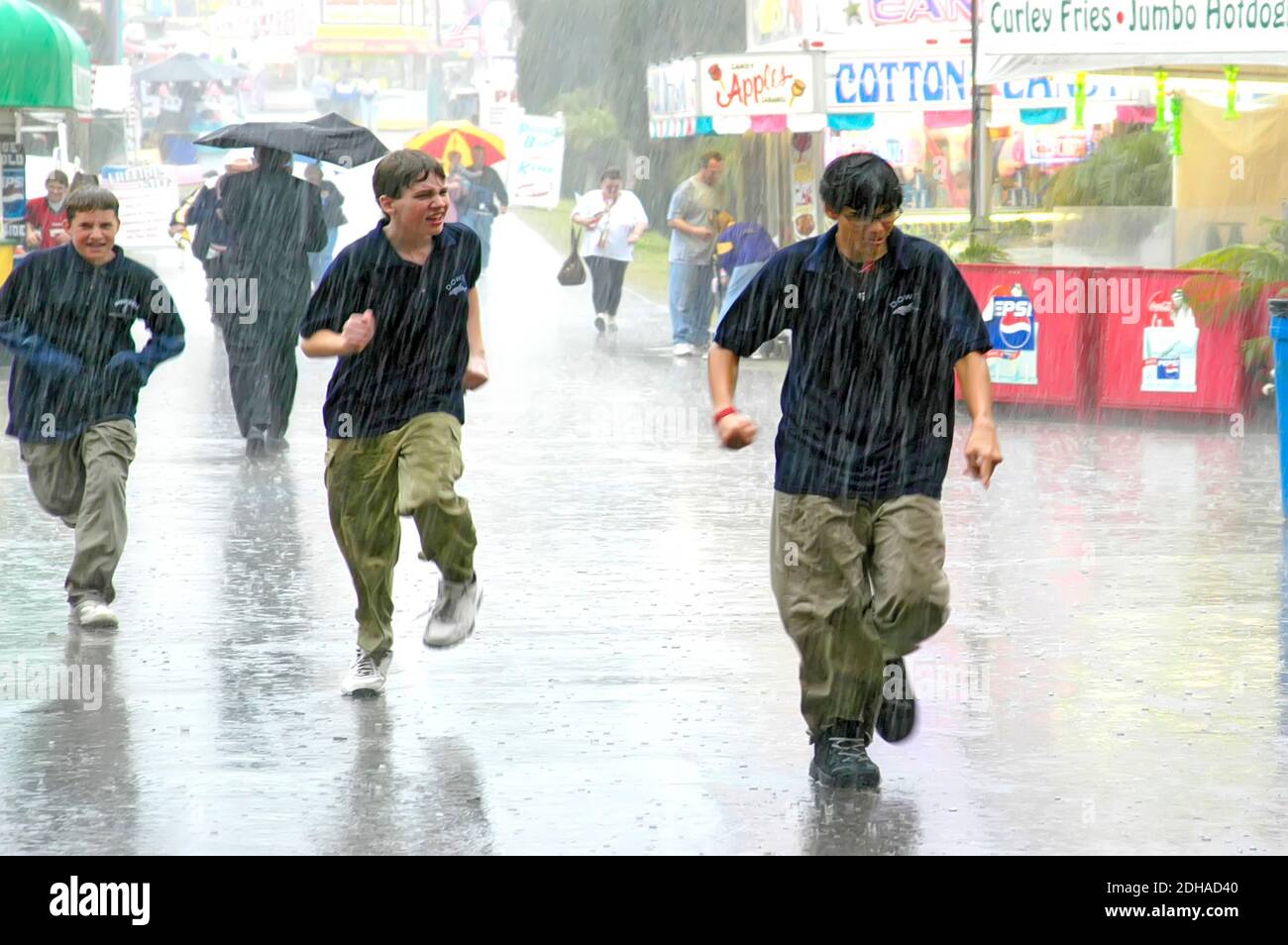 People running for cover hi-res stock photography and images - Alamy