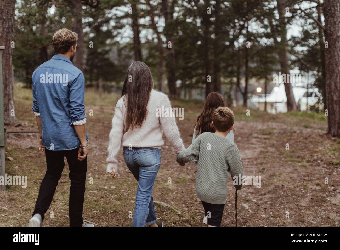 Child parents back view walking hi-res stock photography and images - Alamy