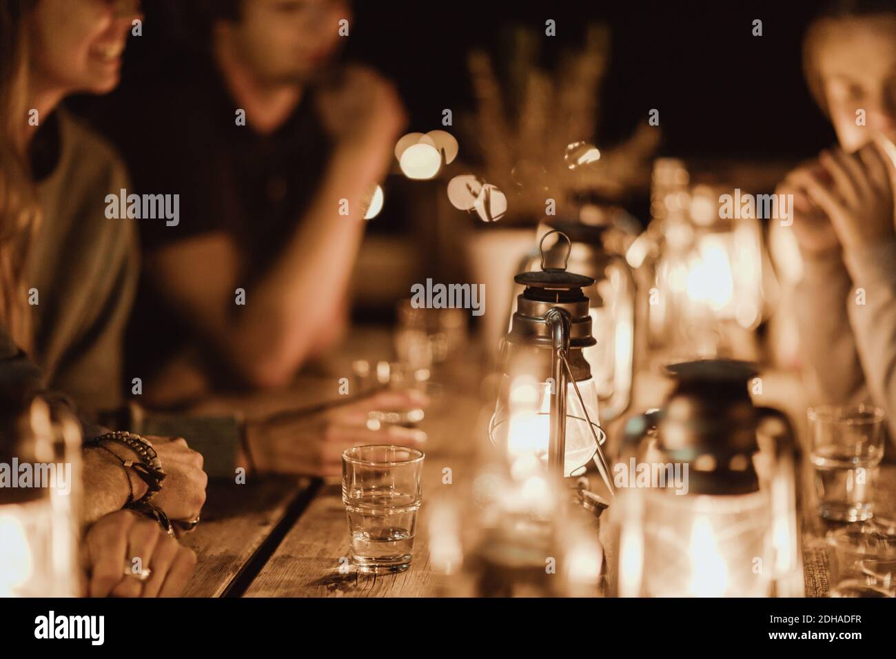 People sitting around tables hi-res stock photography and images - Alamy
