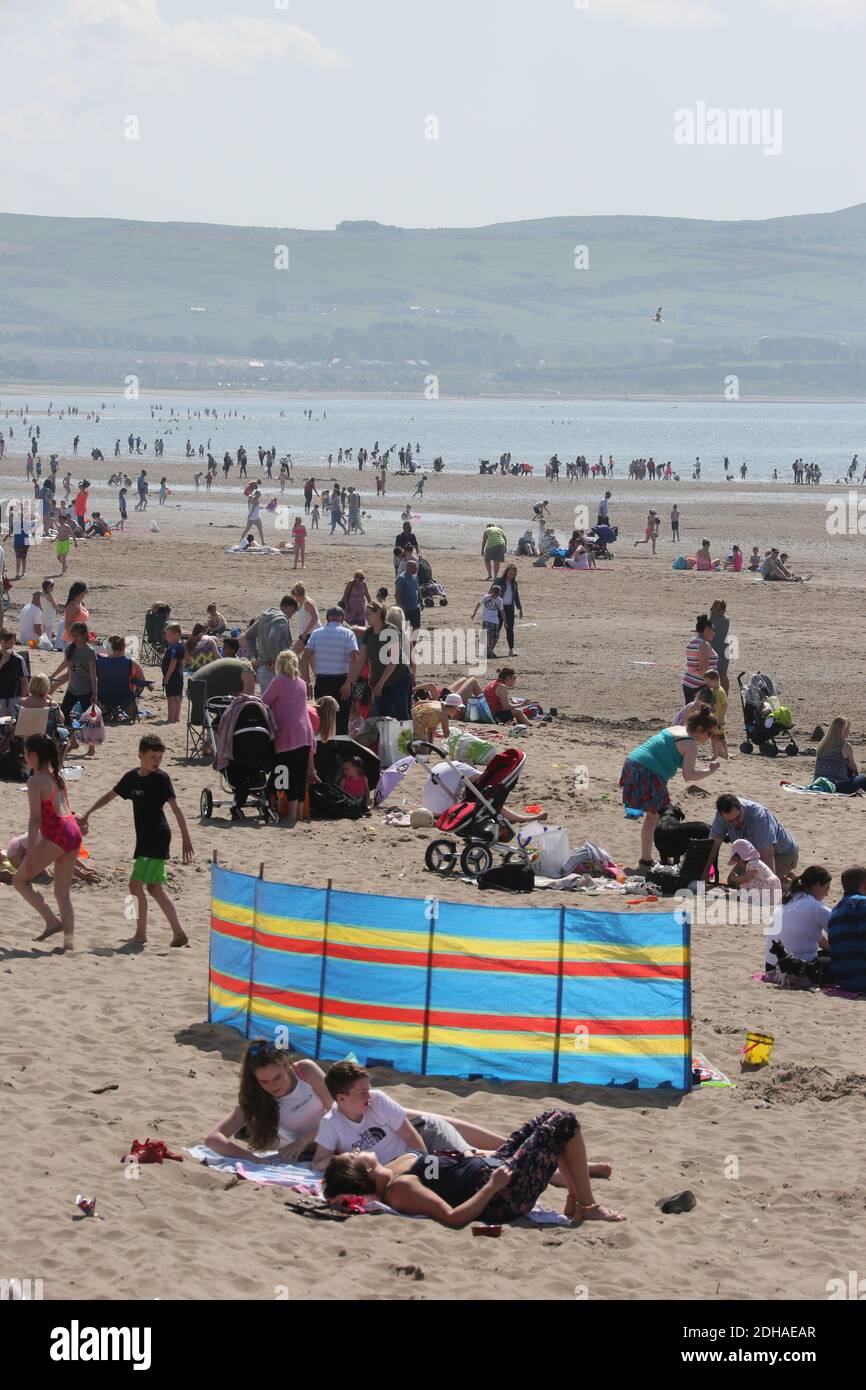 Ayr beach crowd hi-res stock photography and images - Alamy
