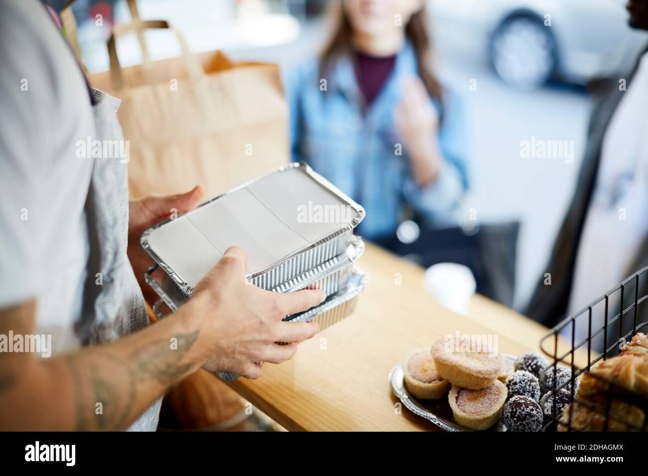 Take out food stand hi-res stock photography and images - Alamy