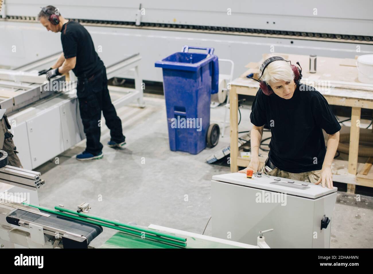 Man operating machines hi-res stock photography and images - Alamy