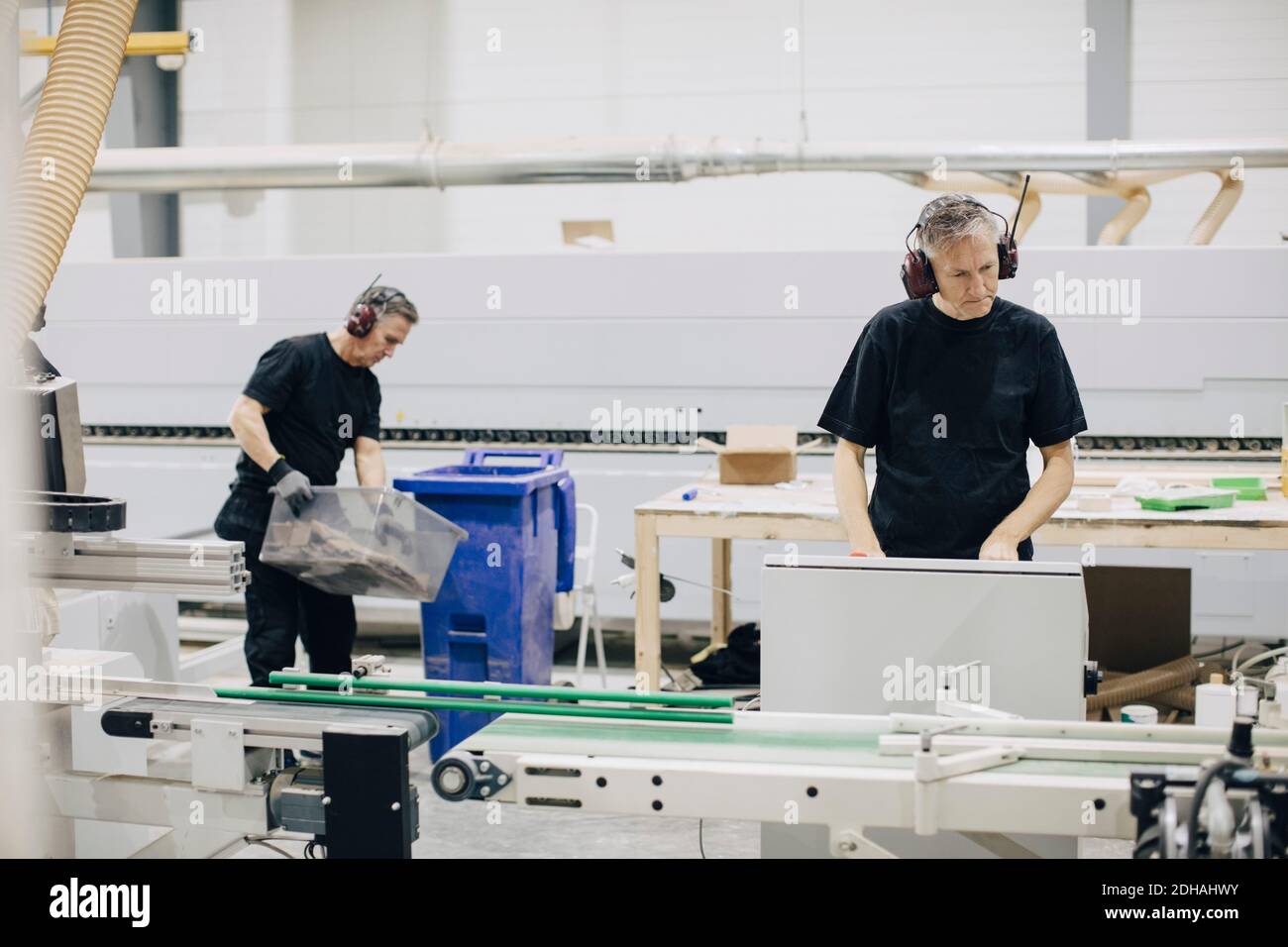 Man operating machines hi-res stock photography and images - Alamy