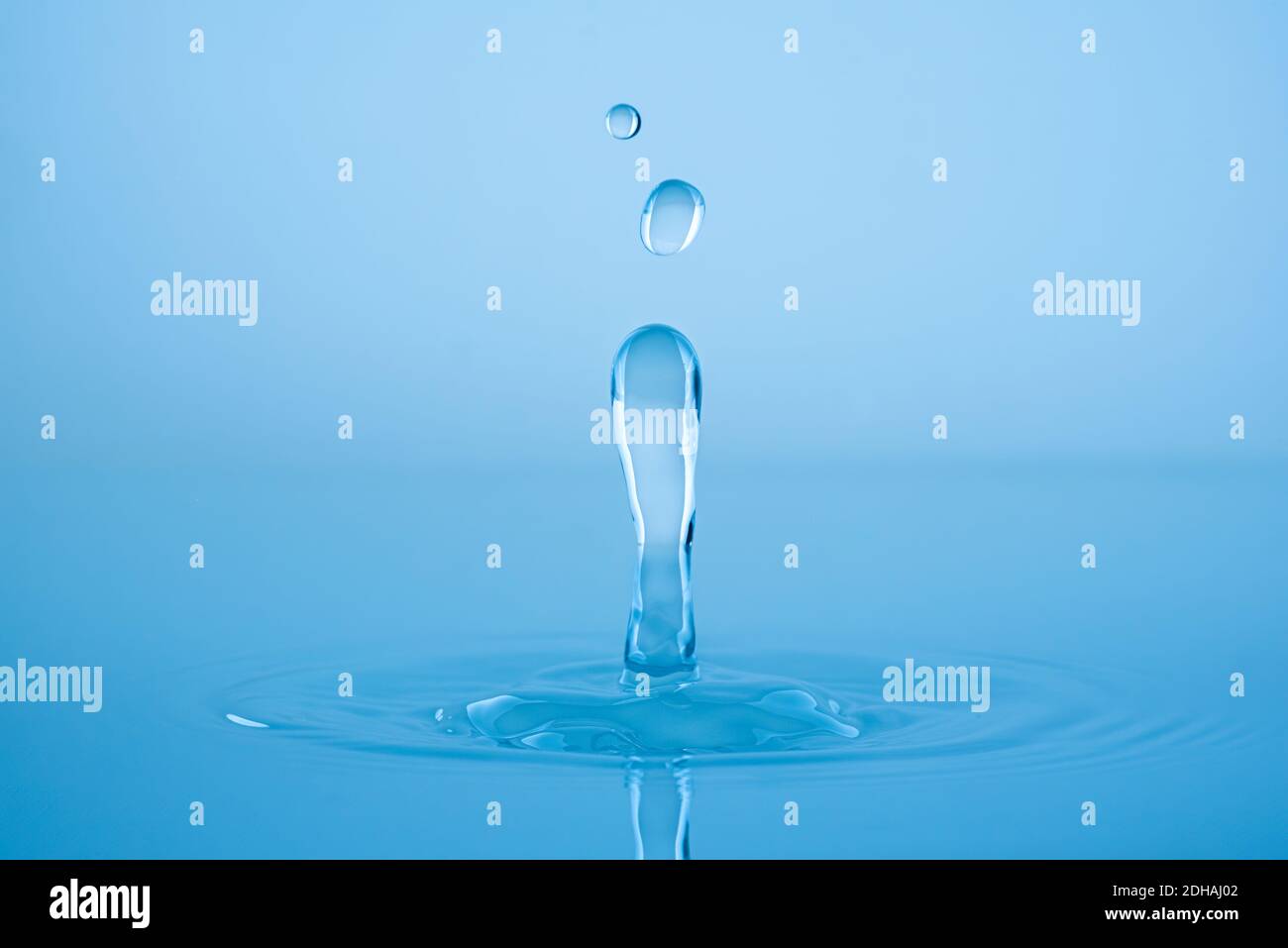 Water splash mirror horizontal hi-res stock photography and images - Alamy