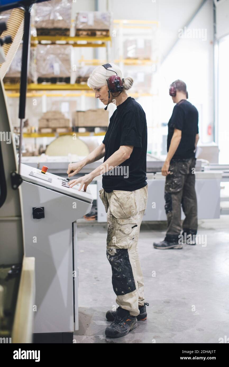 Man operating machines hi-res stock photography and images - Alamy