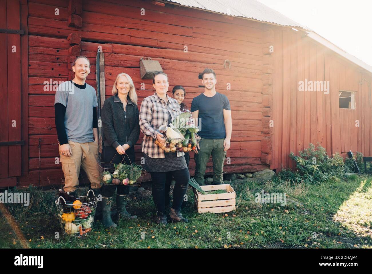 Smiling farmers hi-res stock photography and images - Alamy