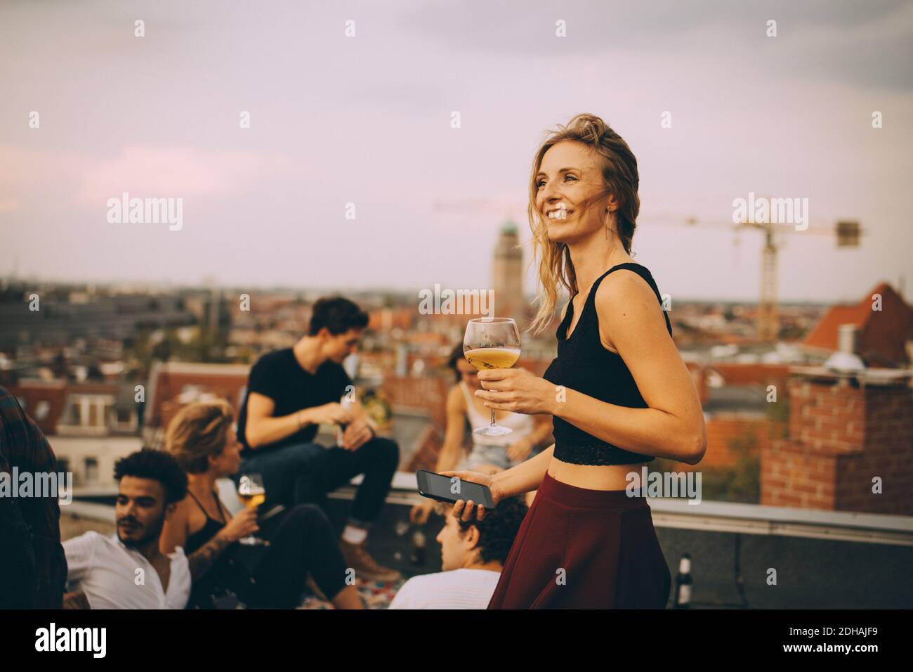 Partying hi-res stock photography and images - Alamy