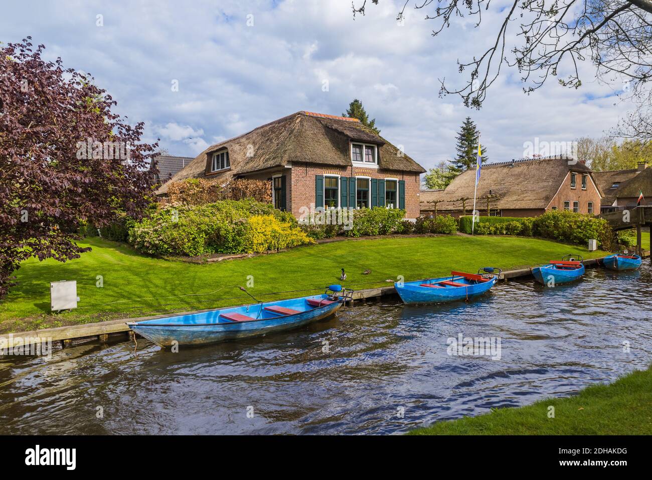 Typical dutch village Giethoorn in Netherlands Stock Photo - Alamy