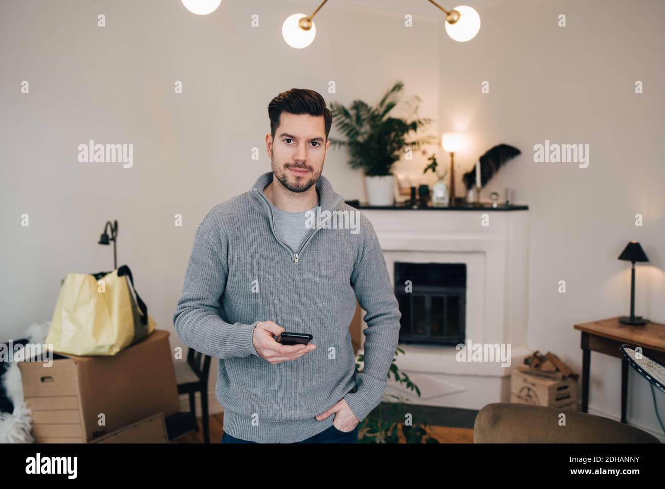 Man hand phone home hi-res stock photography and images - Alamy