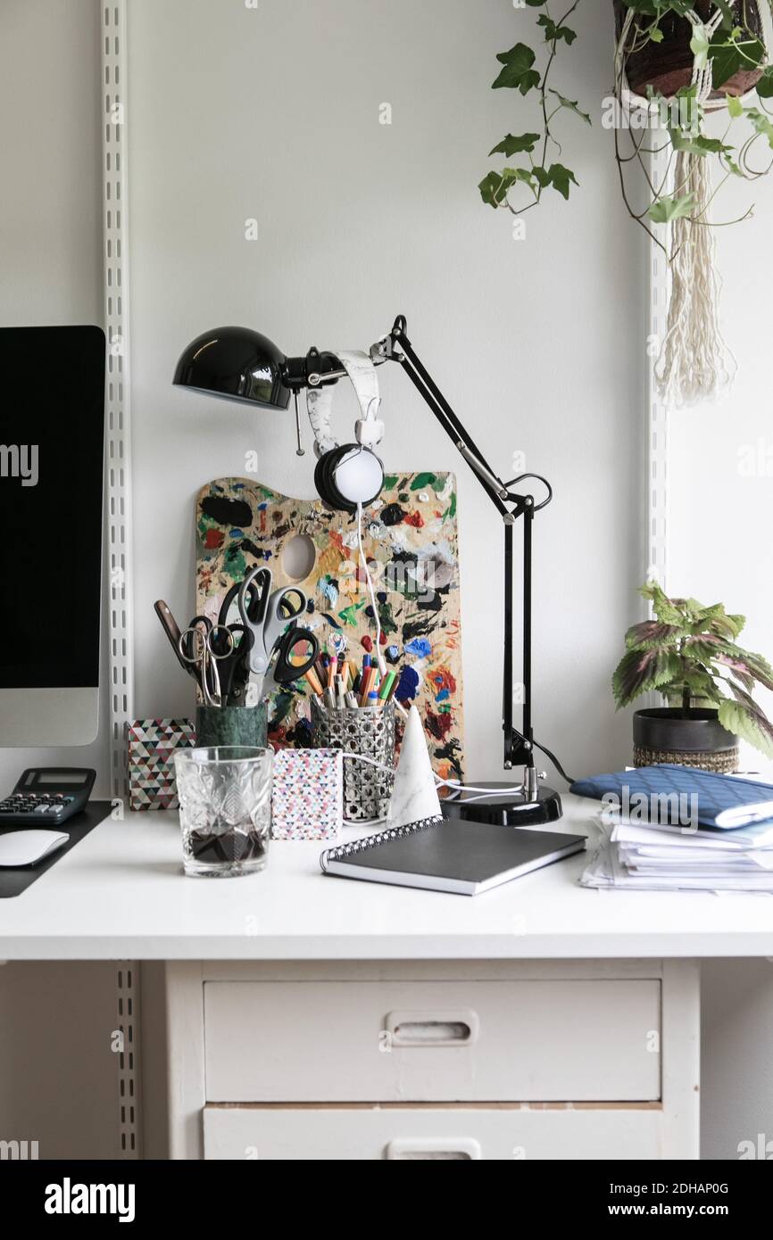 Large office interior and desks hi-res stock photography and images - Alamy