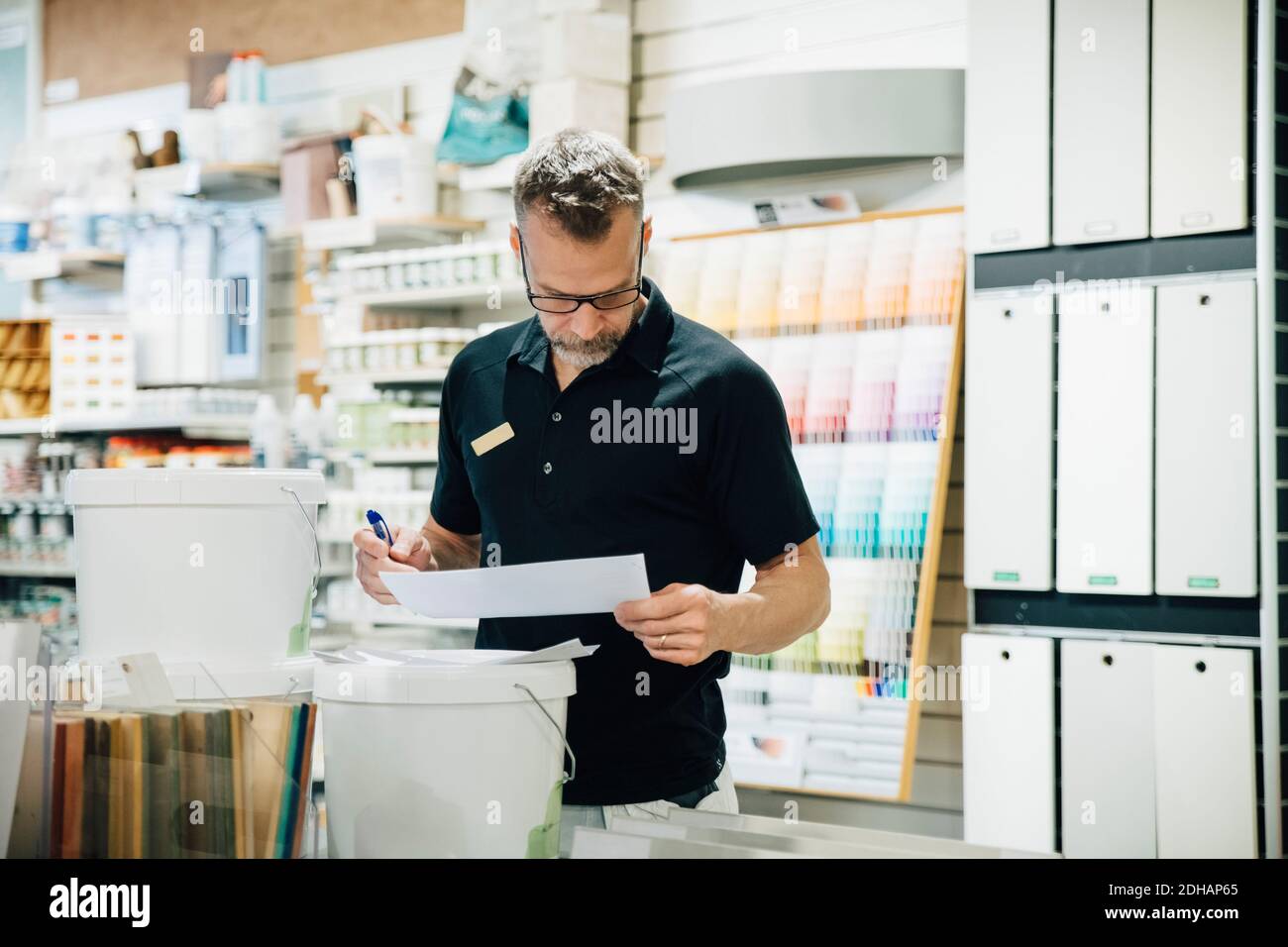 Male employee do hi-res stock photography and images - Alamy