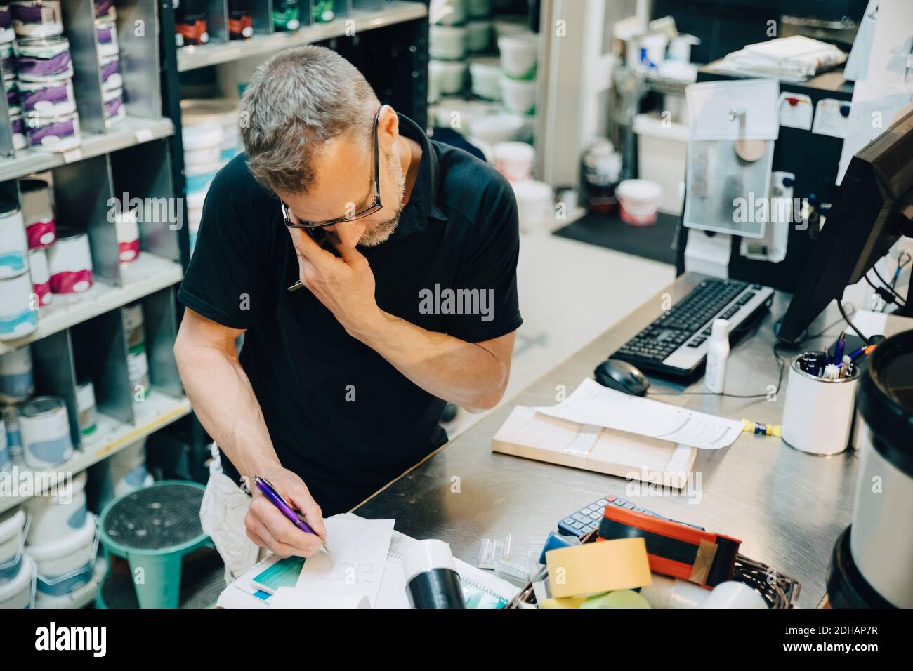 Salesman in uniform writing hi-res stock photography and images - Alamy