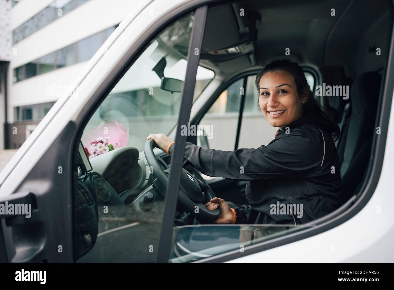 Driving delivery van hi-res stock photography and images - Alamy