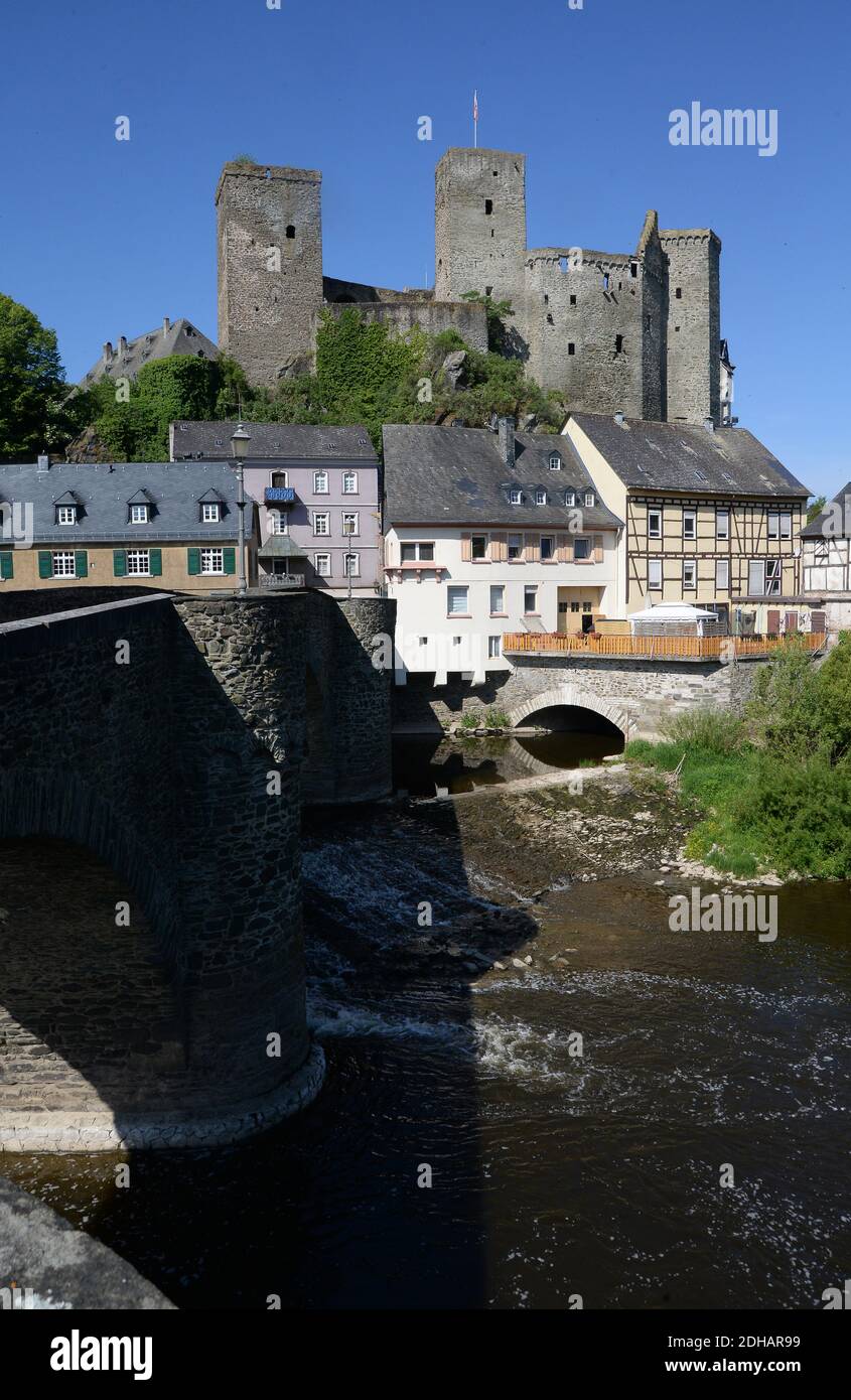 Lahn, Lahn Bridge and Runkel Castle in Runkel Stock Photo - Alamy