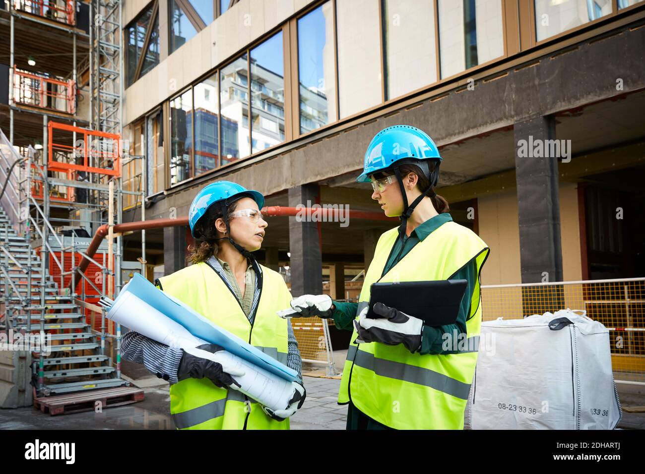 Female engineer construction site hi-res stock photography and images ...