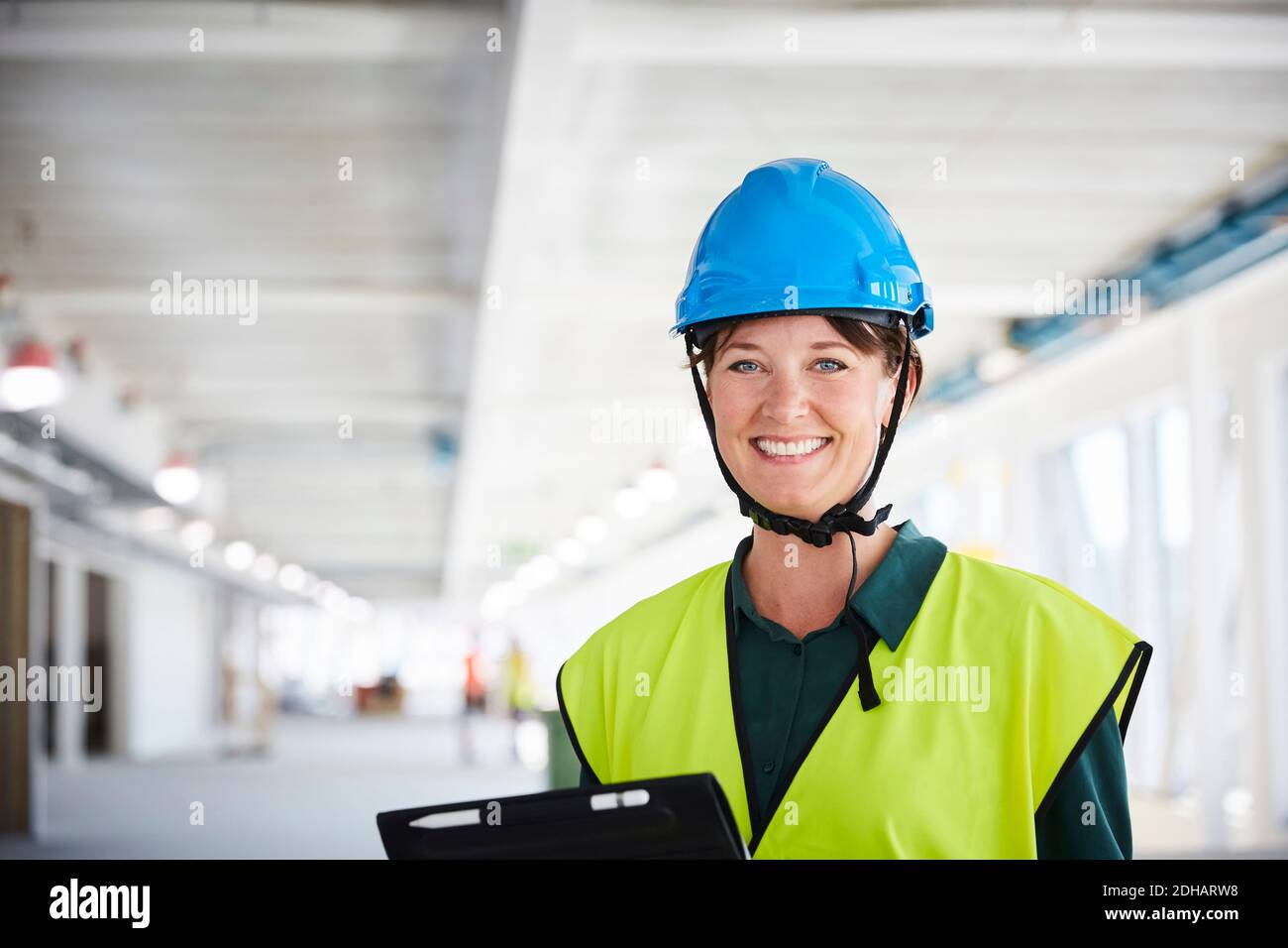 Female construction manager hi-res stock photography and images - Alamy