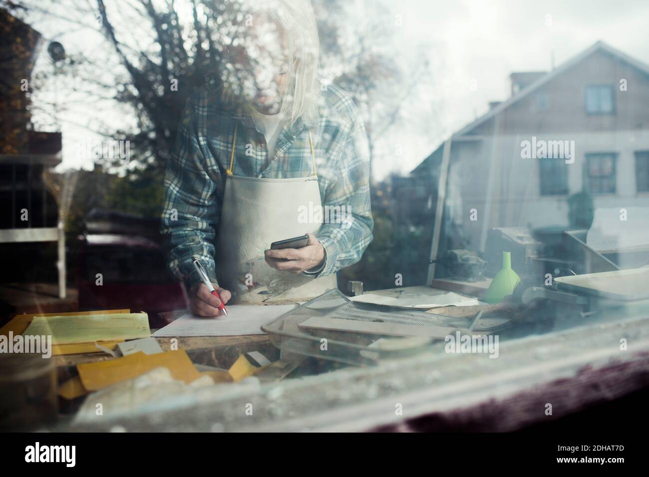 Person seen holding paper hi-res stock photography and images - Alamy