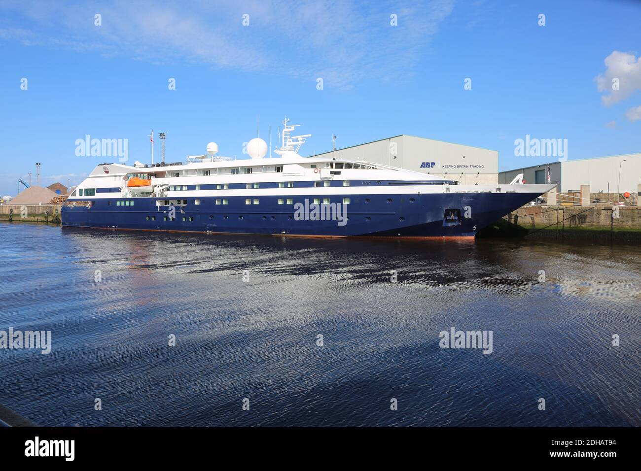 Mv clio hi-res stock photography and images - Alamy