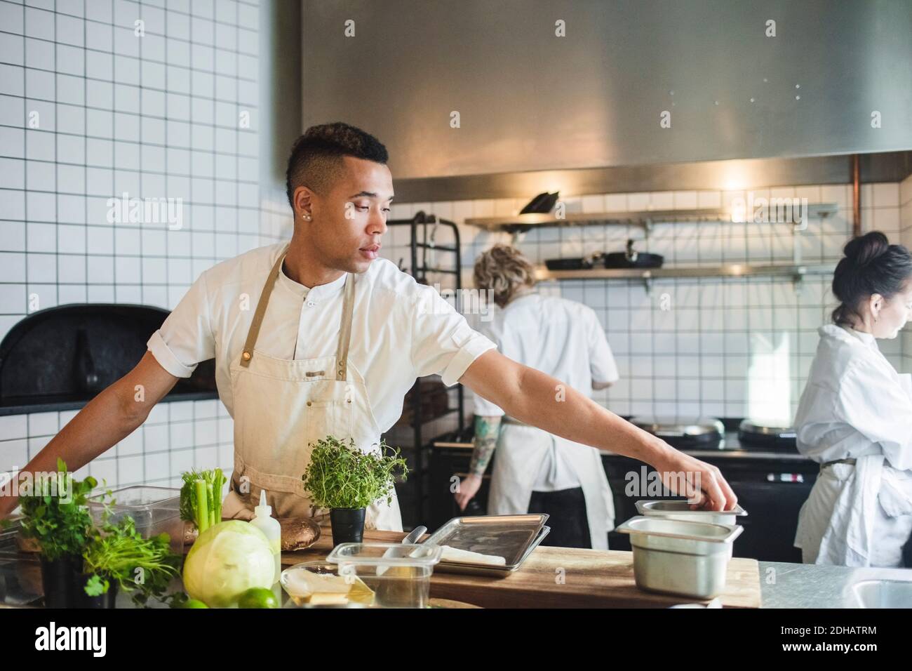 Restaurant kitchen professional chef cooking hi-res stock photography ...