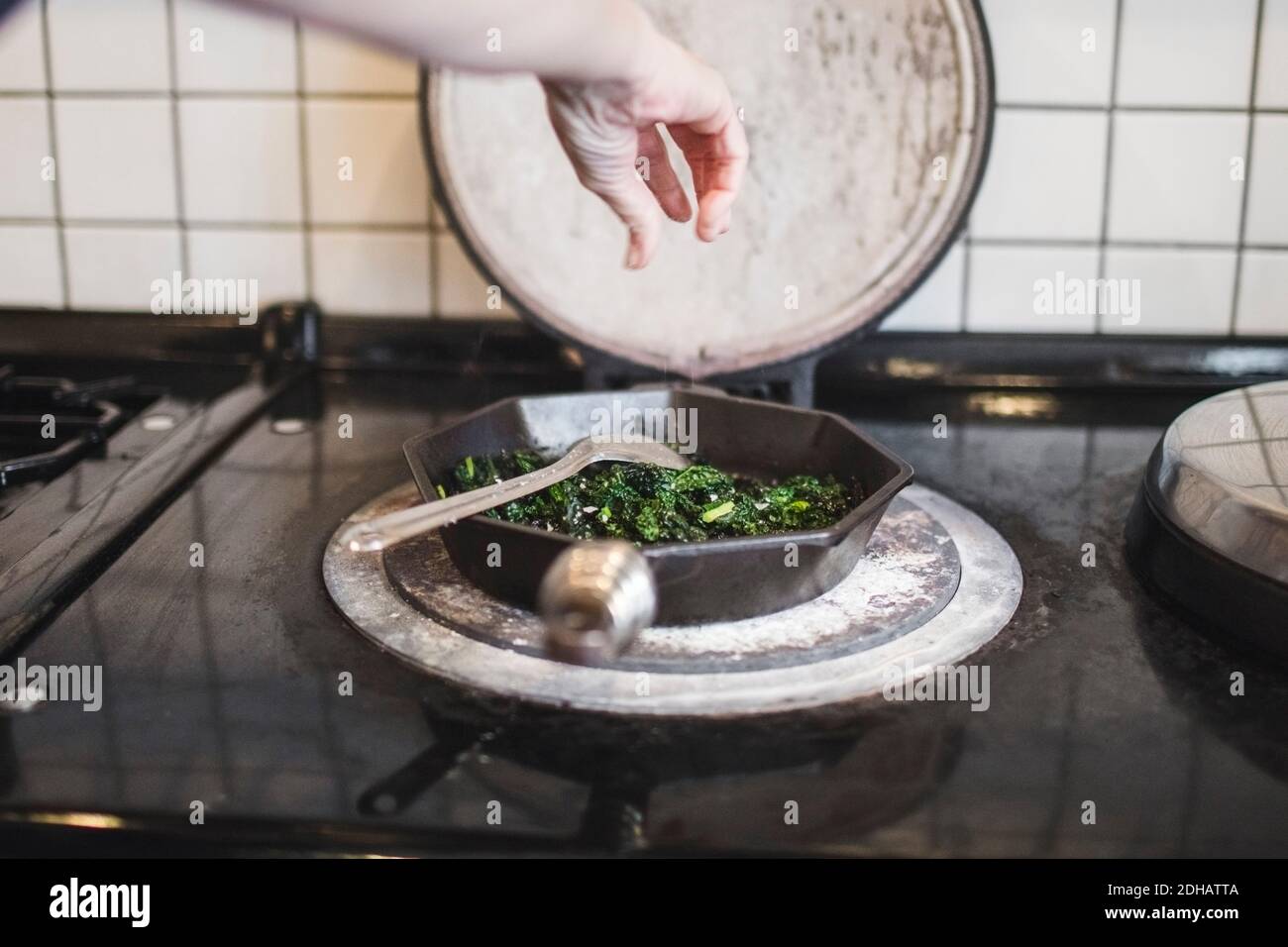 Professional kitchen chef stove hi-res stock photography and images - Alamy