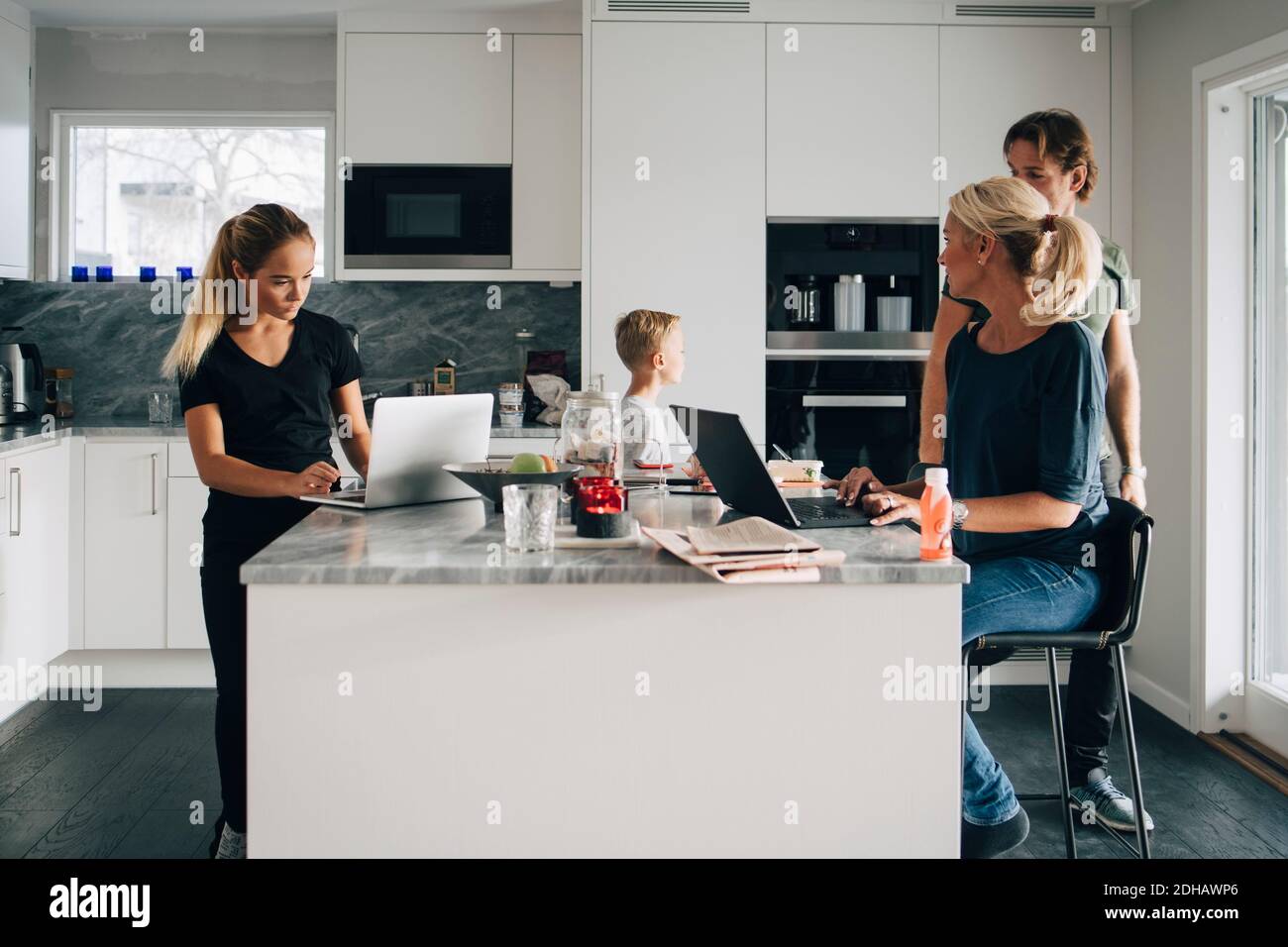 Family home work children hi-res stock photography and images - Alamy