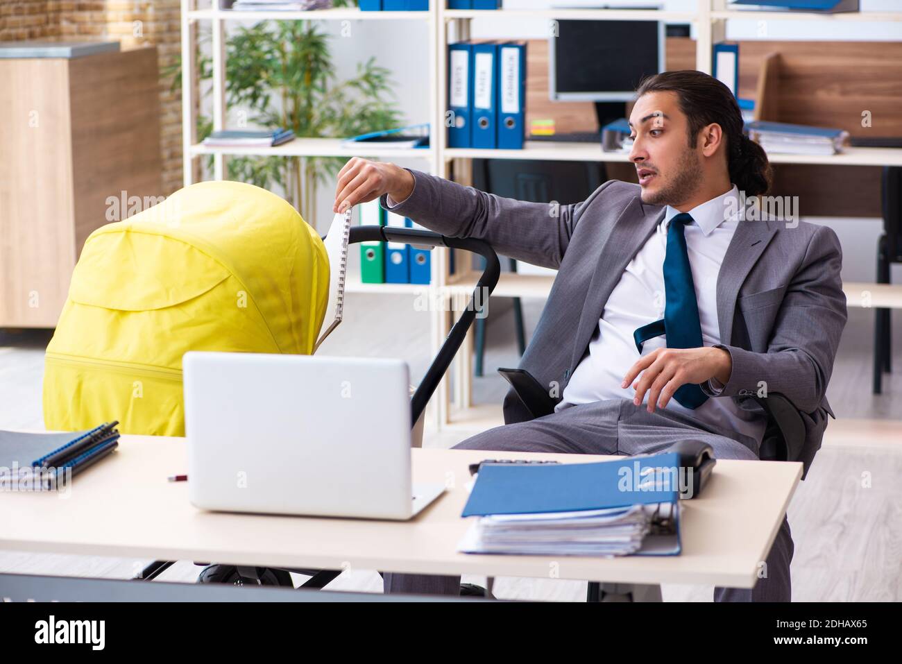 Workaholic dad hi-res stock photography and images - Alamy